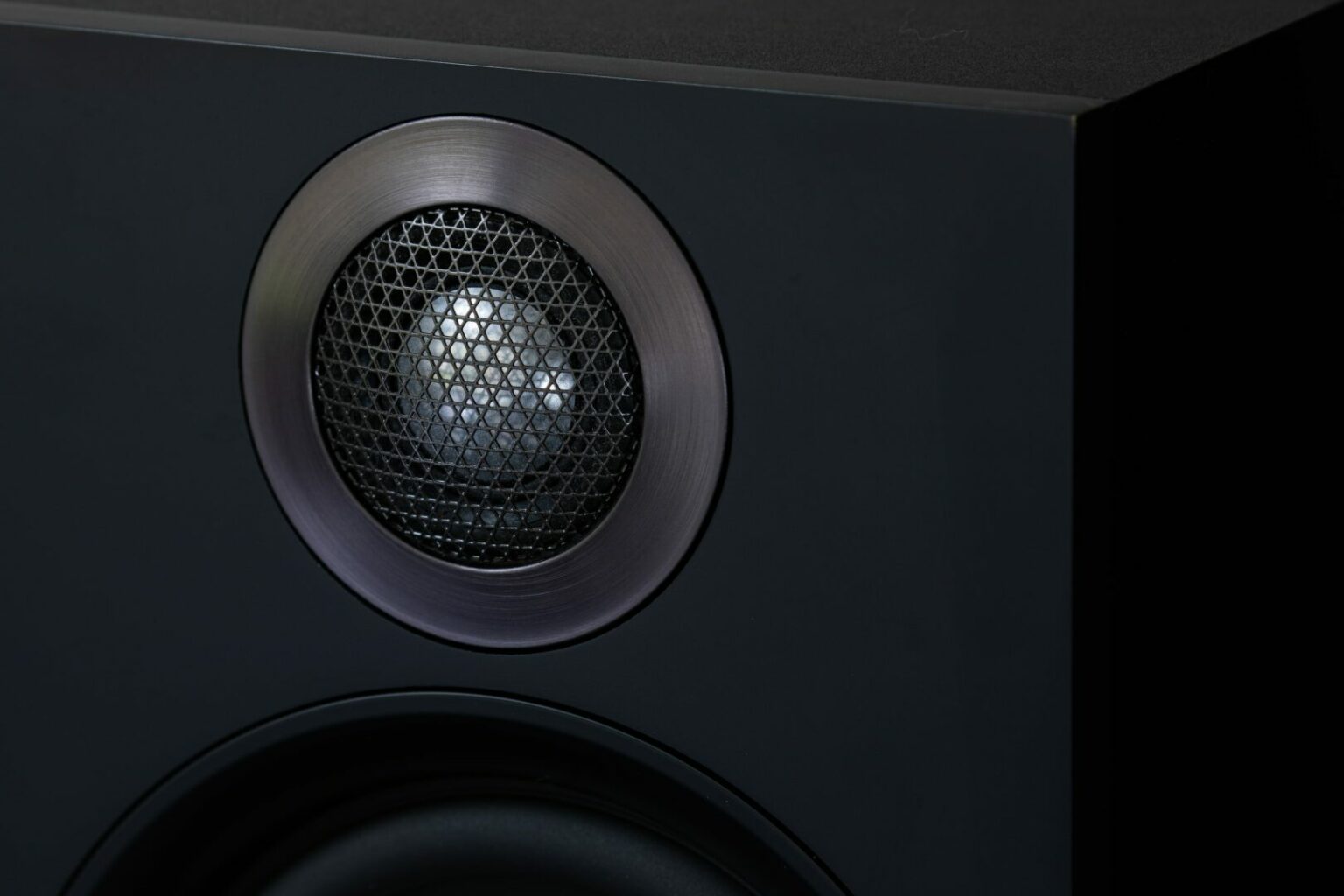 The Real Difference Between Front Speakers And Surround Speakers
